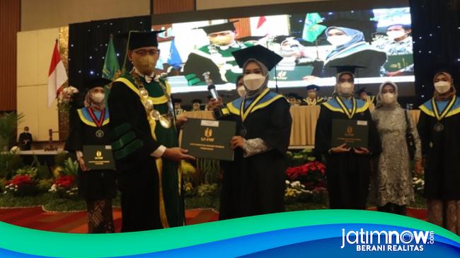 Gelar Wisuda Offline Pertama, UHW Perbanas Kukuhkan 566 Wisudawan