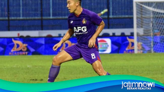 Diteriaki 'Arthur Out' oleh Suporter, Pemain Persik Kediri Arthur ...