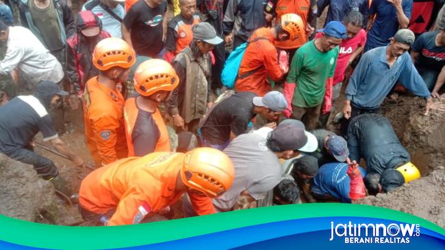 Tukang Angkut Bambu Ditemukan Tiga Meter dari Material Longsor