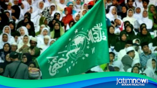 Puluhan Ribu Warga Nahdliyin Gresik Turut Meriahkan Perayaan 1 Abad NU Puluhan Ribu Warga Nahdliyin Gresik Turut Meriahkan Perayaan 1 Abad NU