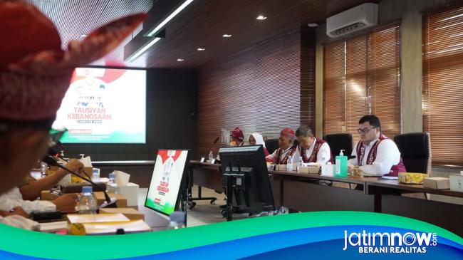 Mas Dhito Ajak Warga Kediri Berselawat Bareng Habib Luthfi Mas Dhito Ajak Warga Kediri Berselawat Bareng Habib Luthfi