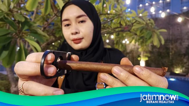 Sunset Cigar, Event Nikmati Cerutu saat Senja di Gresik