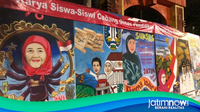 2.376 Mural Tema Khofifah-Emil Karya Siswa se-Jatim Pecahkan MURI
