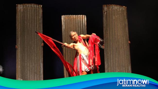 Narasi Kekuasaan Dinasti Bulldog dalam pentas Teater Api Indonesia