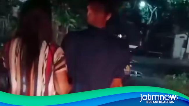 Viral, Diduga Pasangan Selingkuh Diarak Warga Bojonegoro Viral, Diduga Pasangan Selingkuh Diarak Warga Bojonegoro