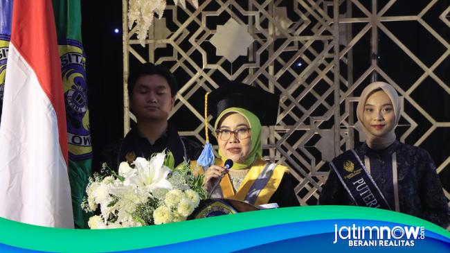 Gubes ke-6 FEB Unitomo Surabaya Sampaikan Orasi Soal Digitalisasi Pasar ...