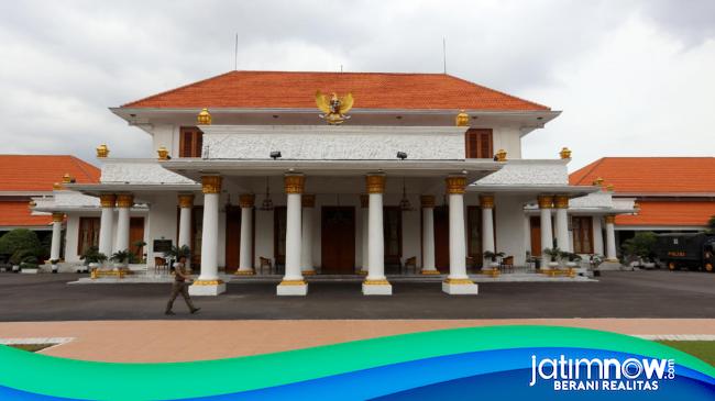 Mengulik Sejarah Gedung Grahadi yang Dibakar Massa