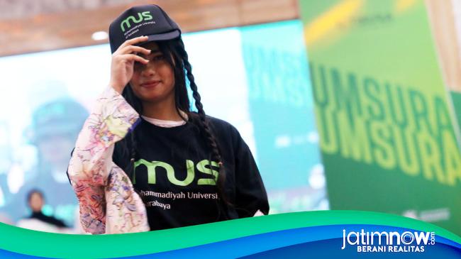 Foto: Catwalk Fashion Show Perkenalkan Identitas Baru UMSURA