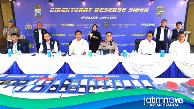 Polda Jatim Ringkus 11 Tersangka Sindikat Penipuan Segitiga Jual Beli Mobil