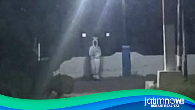 Viral Pocong Bercelurit di Makam Probolinggo Bikin Resah Warga