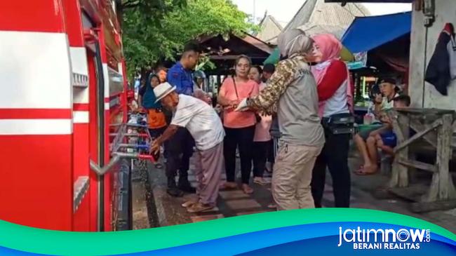 Cegah Corona di Trenggalek, Mobil Pemadam Blusukan ke Sejumlah Pasar Cegah Corona di Trenggalek, Mobil Pemadam Blusukan ke Sejumlah Pasar