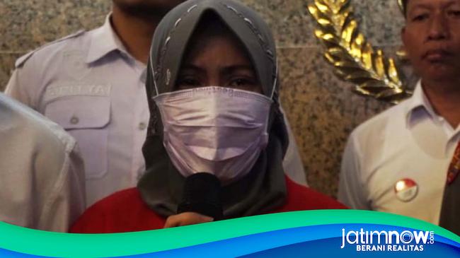 Pemilik Akun Facebook Penghina Risma Menangis: Saya Mohon Maaf Bu