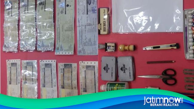 Sindikat Pembuat SIM dan STNK Palsu Antar Kota Dibongkar di Surabaya