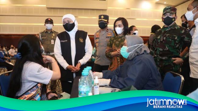 Pemprov Jatim Dorong Penguatan dan Akselerasi Vaksinasi hingga Kampus Pemprov Jatim Dorong Penguatan dan Akselerasi Vaksinasi hingga Kampus