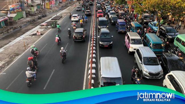 Live Traffic: Lalu Lintas di Sekitar Darmo Trade Center Surabaya