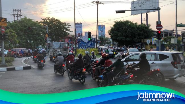 Live Traffic: Lalu Lintas Sekitar Flyover Jl. Diponegoro, Surabaya
