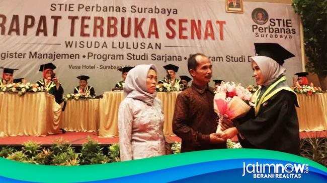 Anak Tukang Bangunan ini Jadi Lulusan Terbaik di STIE Perbanas