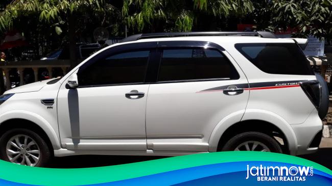 Satroni Gudang, Komplotan Perampok Berpistol Gasak Mobil Terios