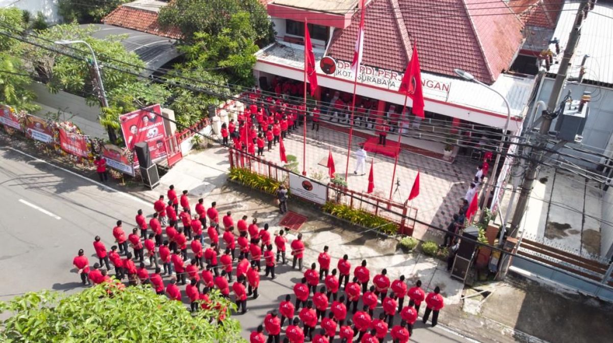 Dihadiri Eri-Armuji, Kader Banteng Surabaya Upacara Sambut Ultah PDIP Ke-49 Dihadiri Eri-Armuji, Kader Banteng Surabaya Upacara Sambut Ultah PDIP Ke-49