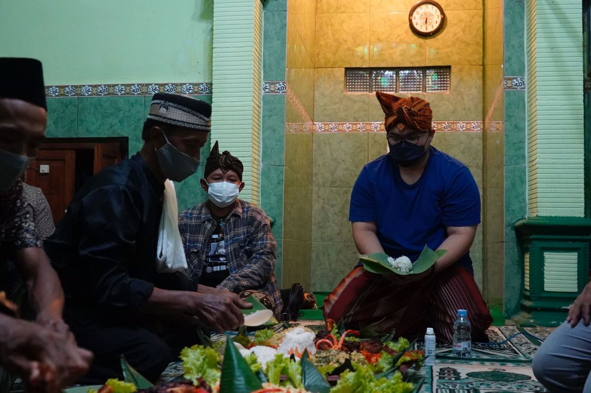 Momen Mas Dhito Kenduri Bareng Warga dan Menginap di Rumah Petani Momen Mas Dhito Kenduri Bareng Warga dan Menginap di Rumah Petani