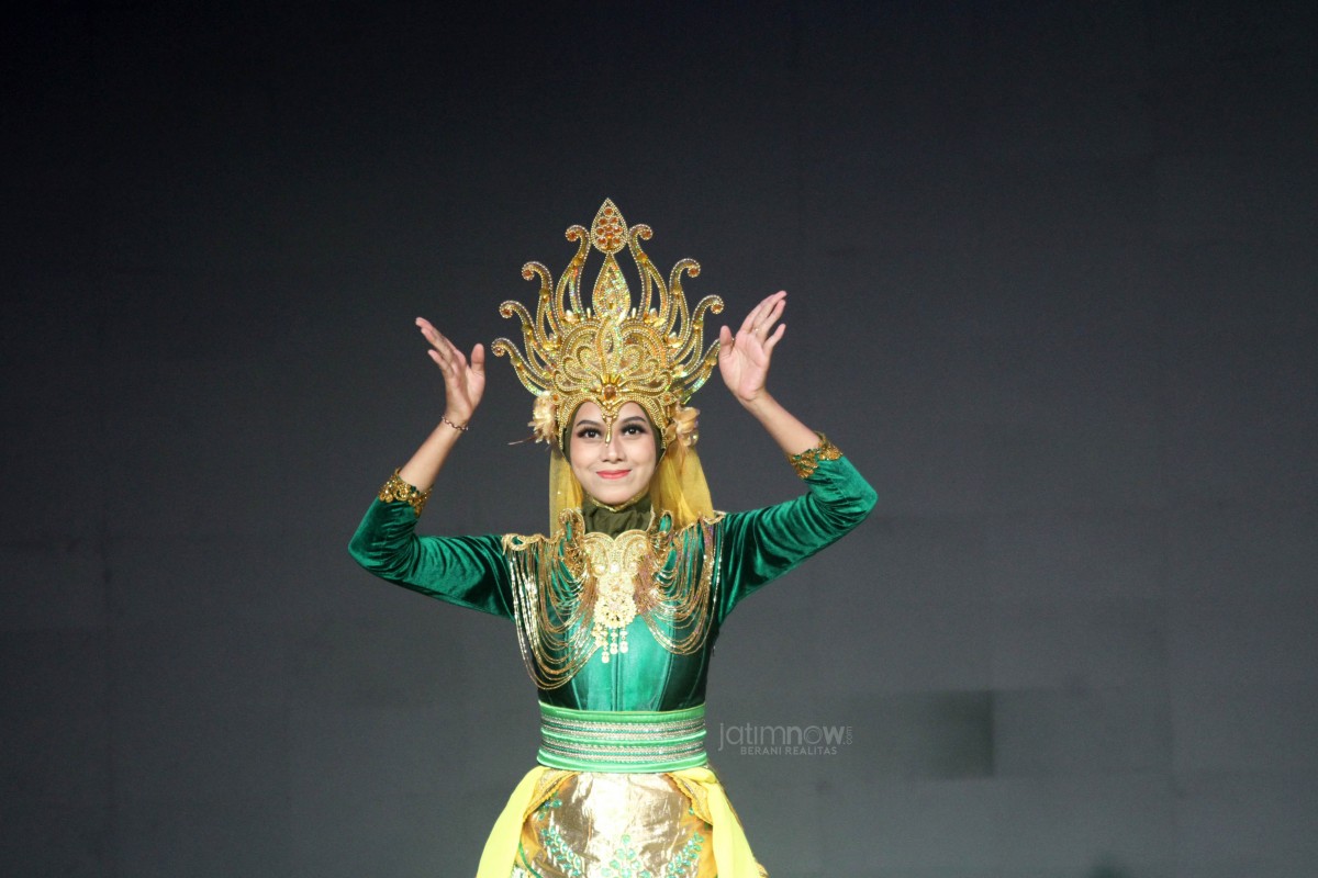 FOTO: Tari Damar Kurung Sanggar Seni Nyai Ageng Pinatih Gresik FOTO: Tari Damar Kurung Sanggar Seni Nyai Ageng Pinatih Gresik